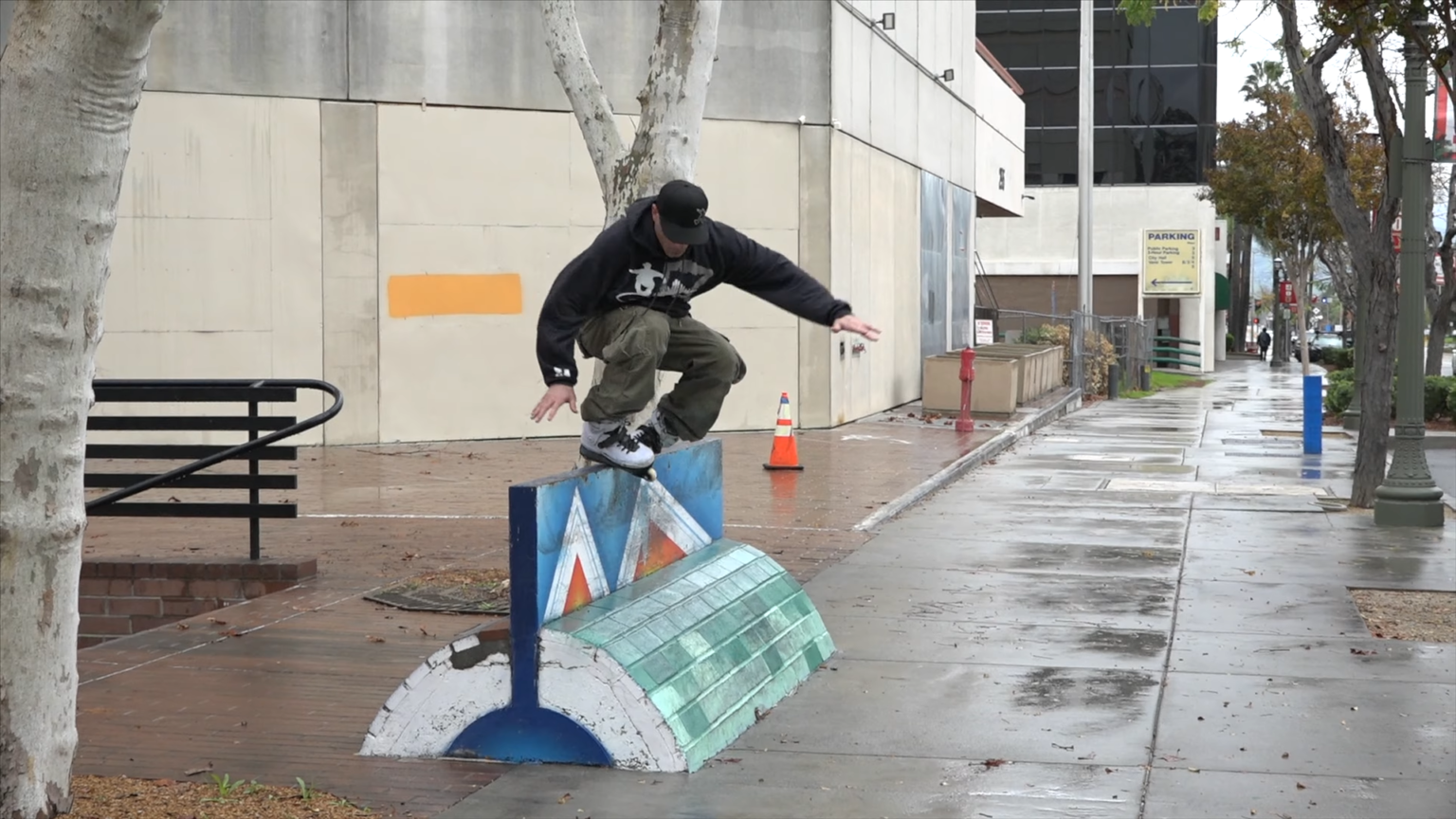 MIKE FRENCH | THE SHOW GOES ON – Be-Mag